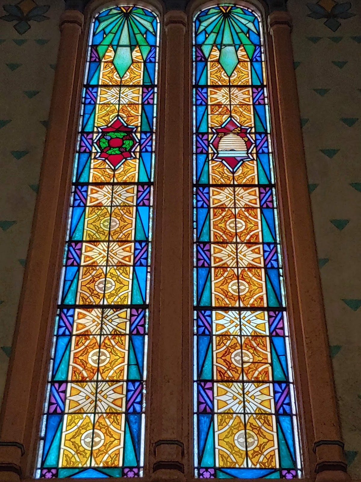Historic LDS Architecture: Wilshire Ward (CA): Stained Glass Details