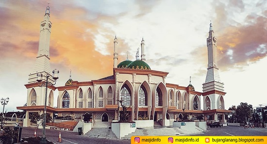 Singgah Ke Masjid: Masjid Agung Baiturrahmah Sukoharjo, Jawa Tengah