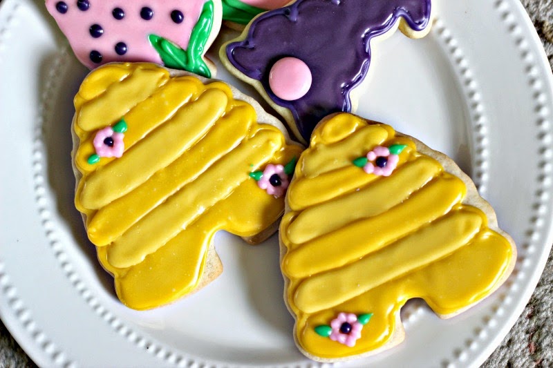 Beehive Cookies: Decorated Cookies For Spring | Days of Chalk and Chocolate