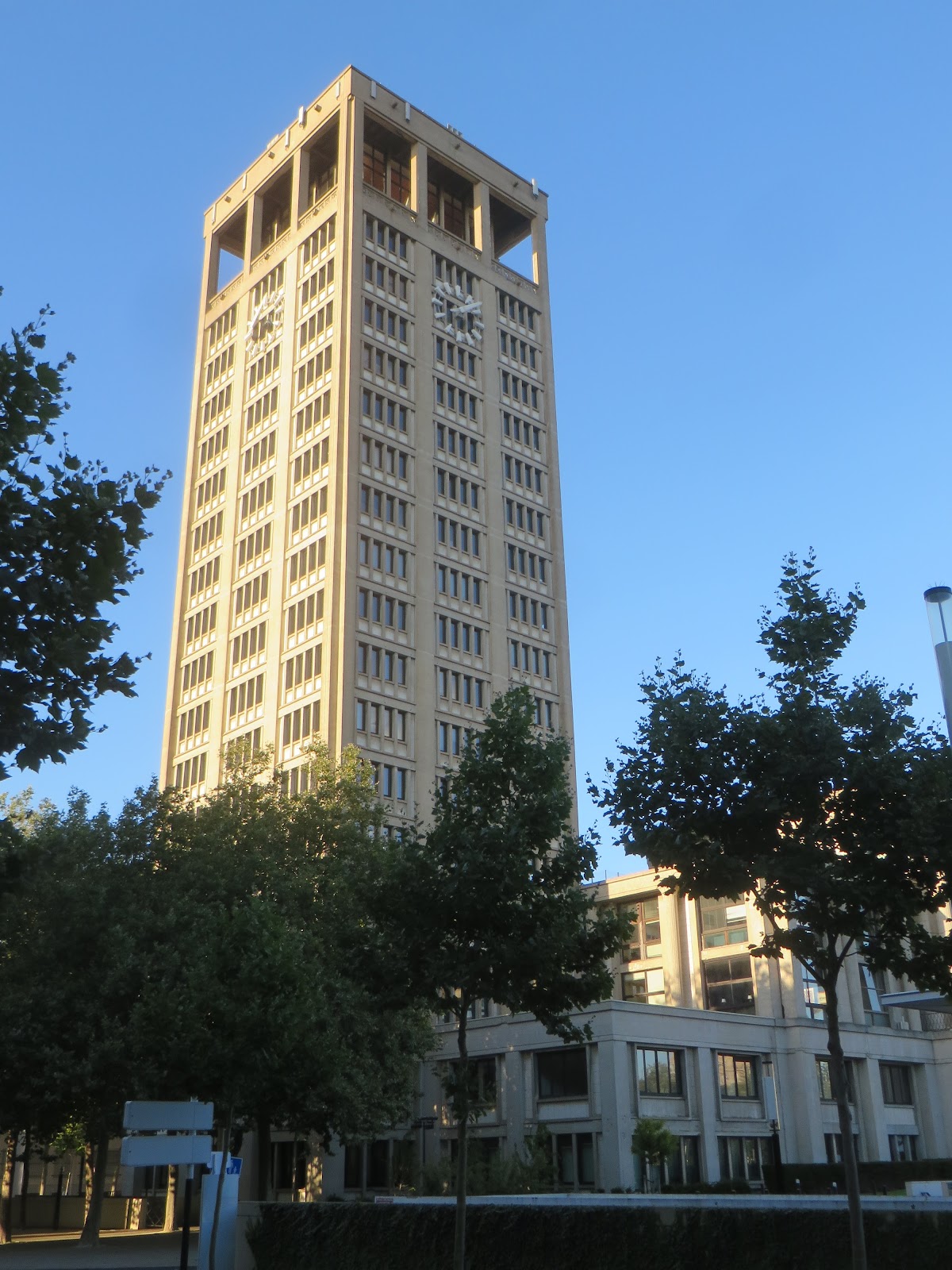 EntreVoir: L'Hôtel de Ville du Havre - Auguste Perret