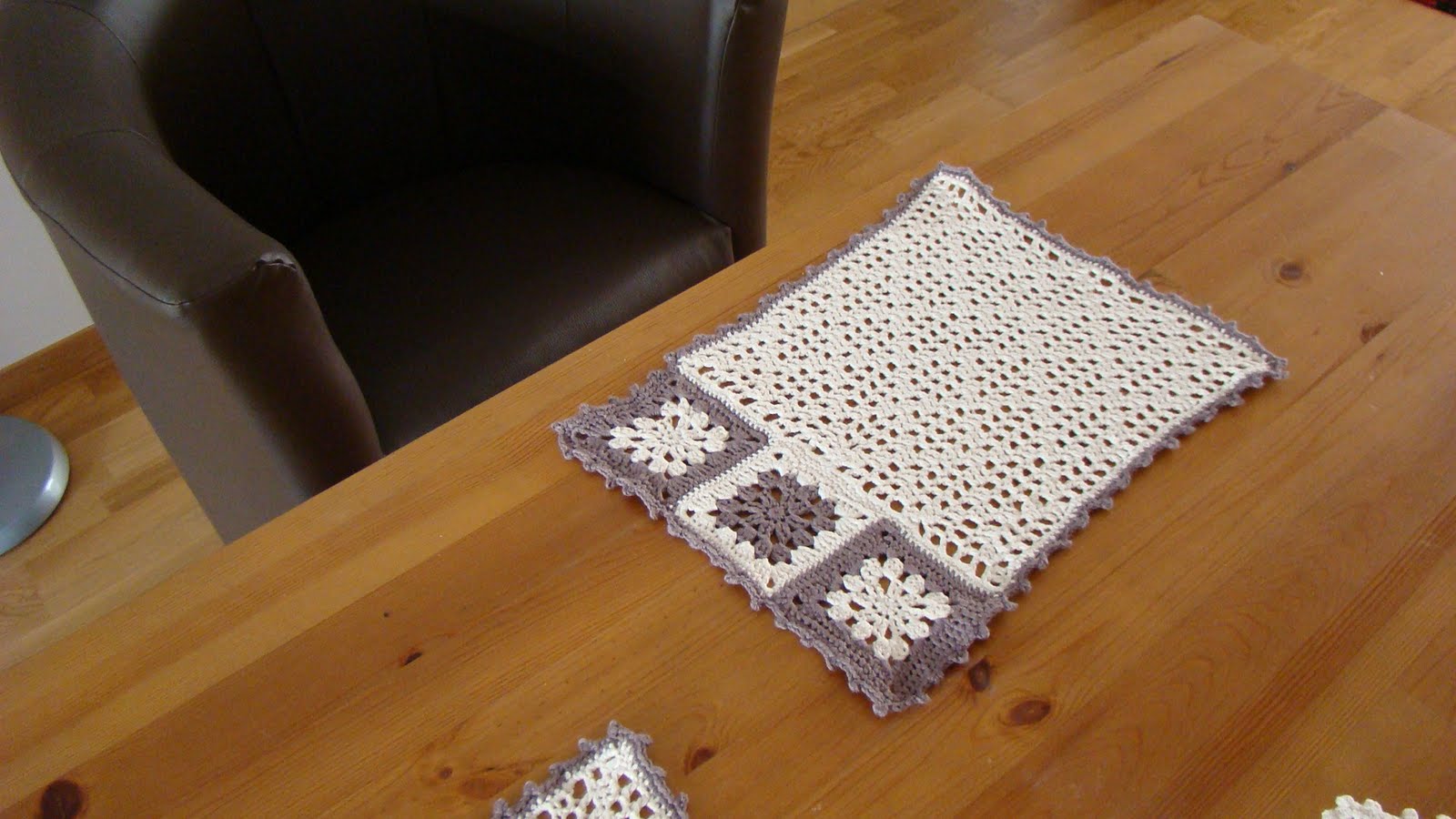 Roving Around Crafts: Crocheted Table-mats!
