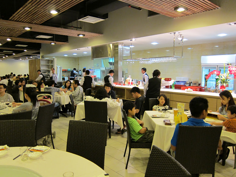 gila makan: Unique Seafood Comes to Ara Damansara