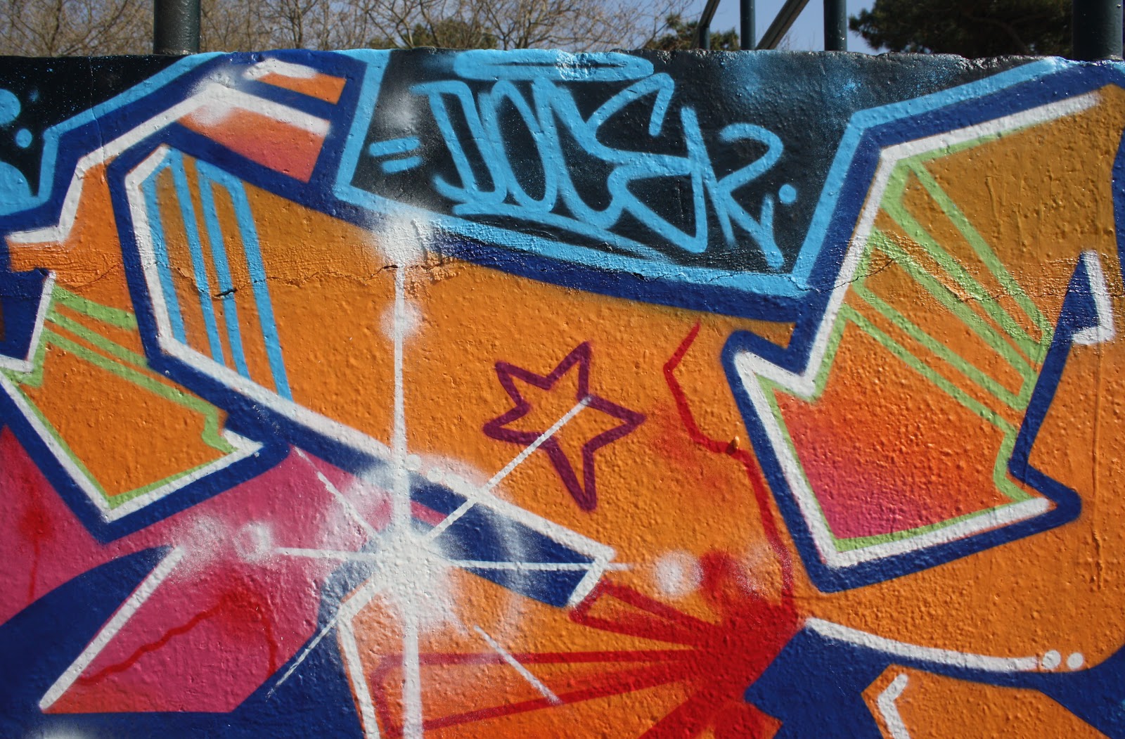 DOCE12: Graffiti,sol,playa....