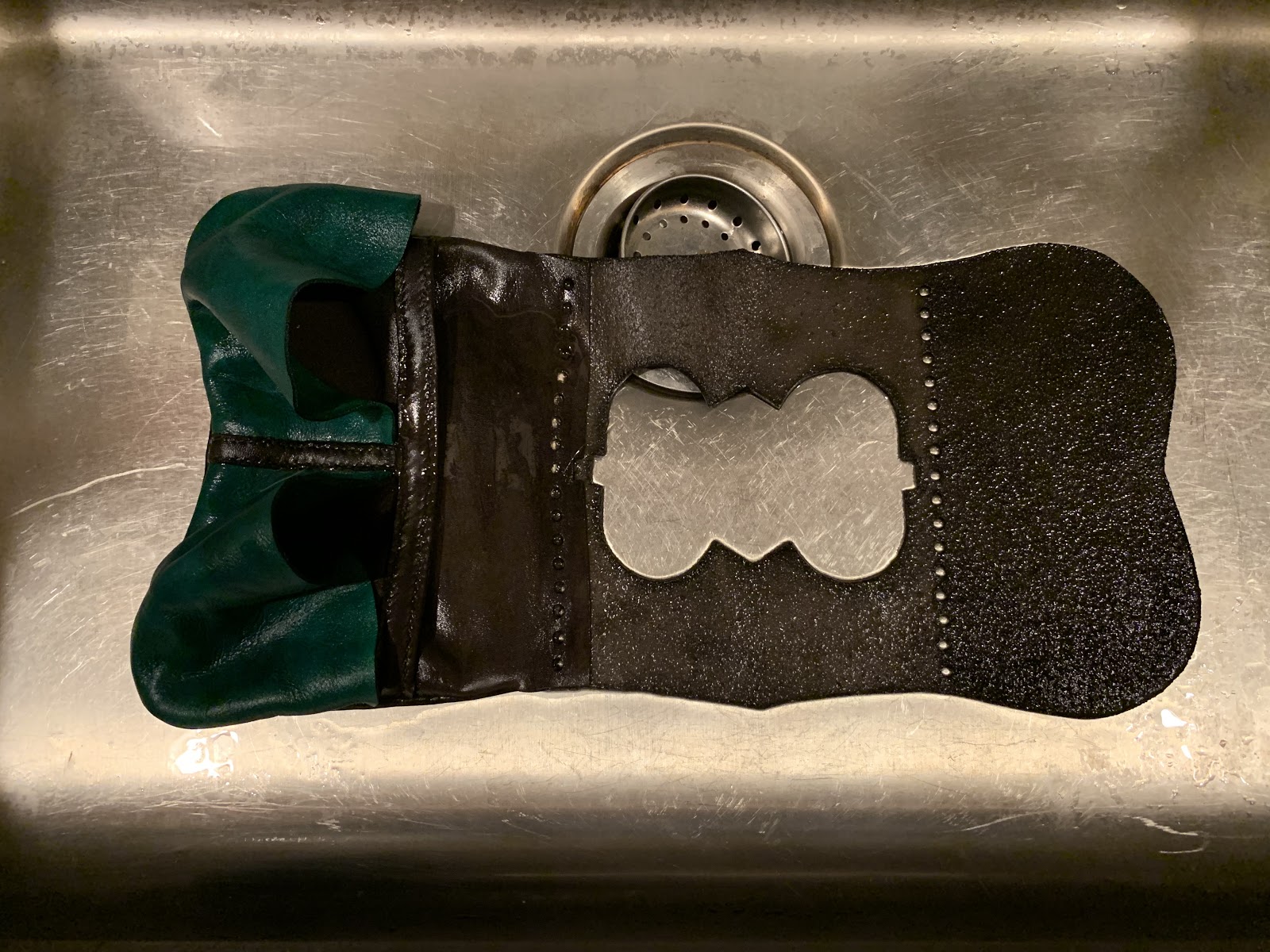 The Pensive Pen: A 15th century kidney pouch