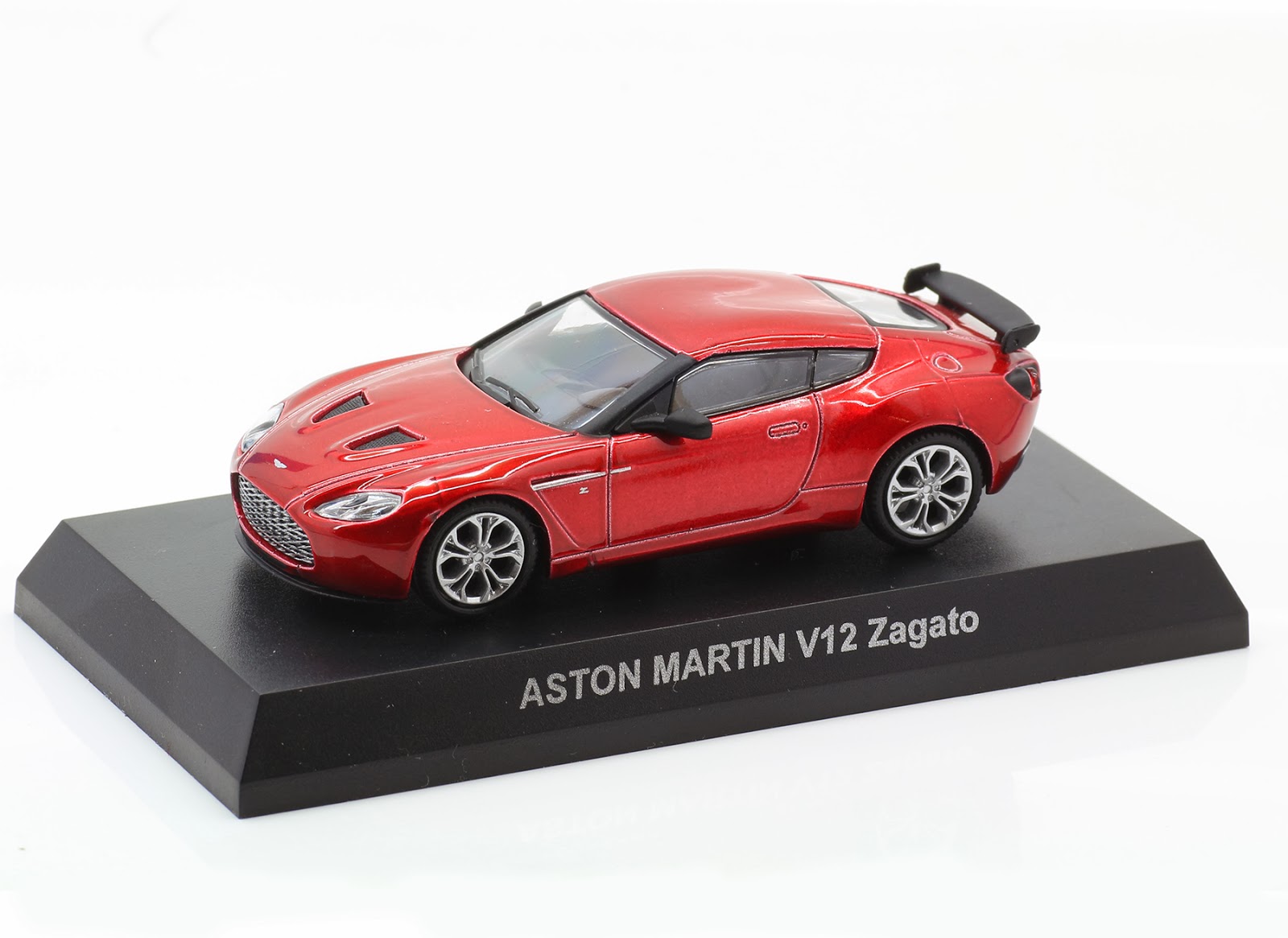 Incredible Mini Garage: Aston Martin V12 Zagato 2011 Kyosho 1/64