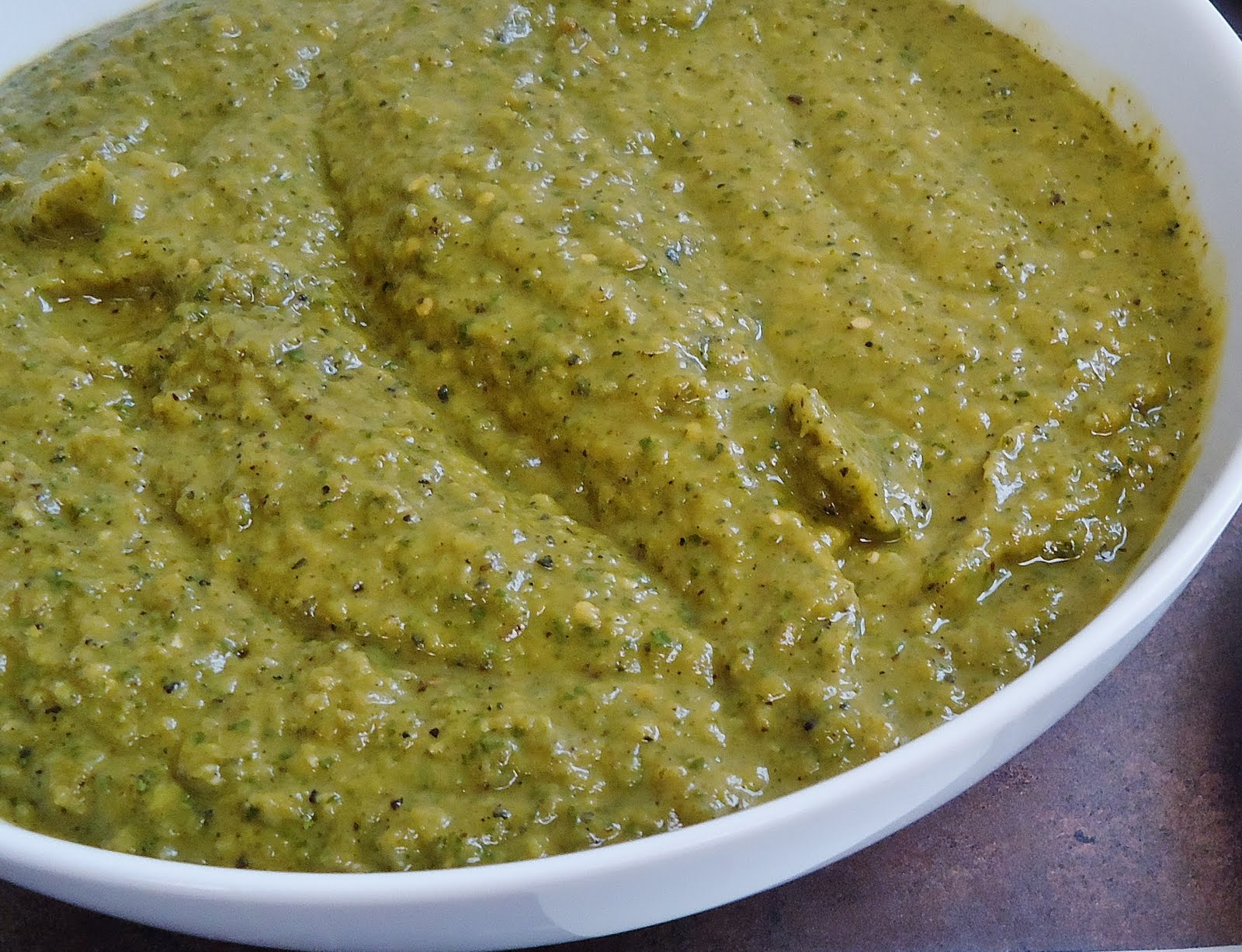 FIVE O'CLOCK FOOD: Creamy Avocado and Green Chile Sauce