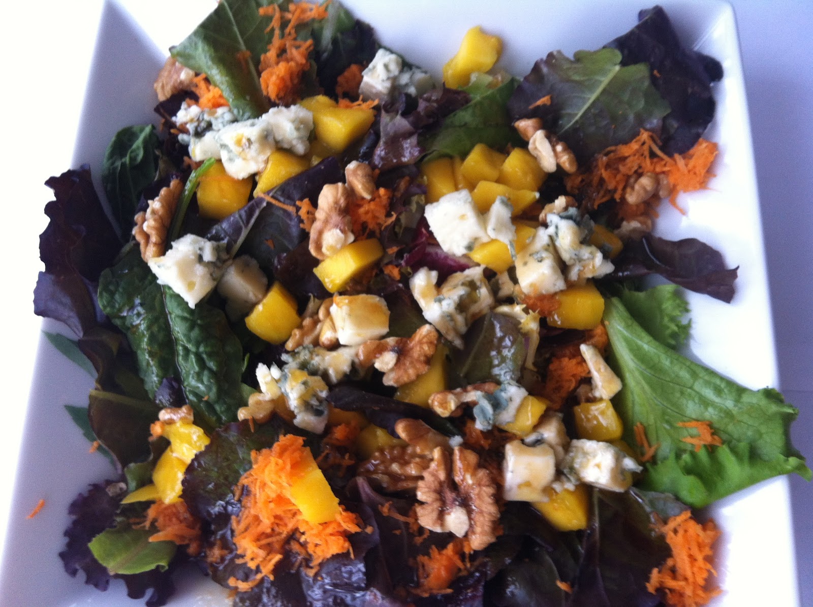 Las recetas de Martuka: Ensalada De Brotes Con Mango Y Nueces