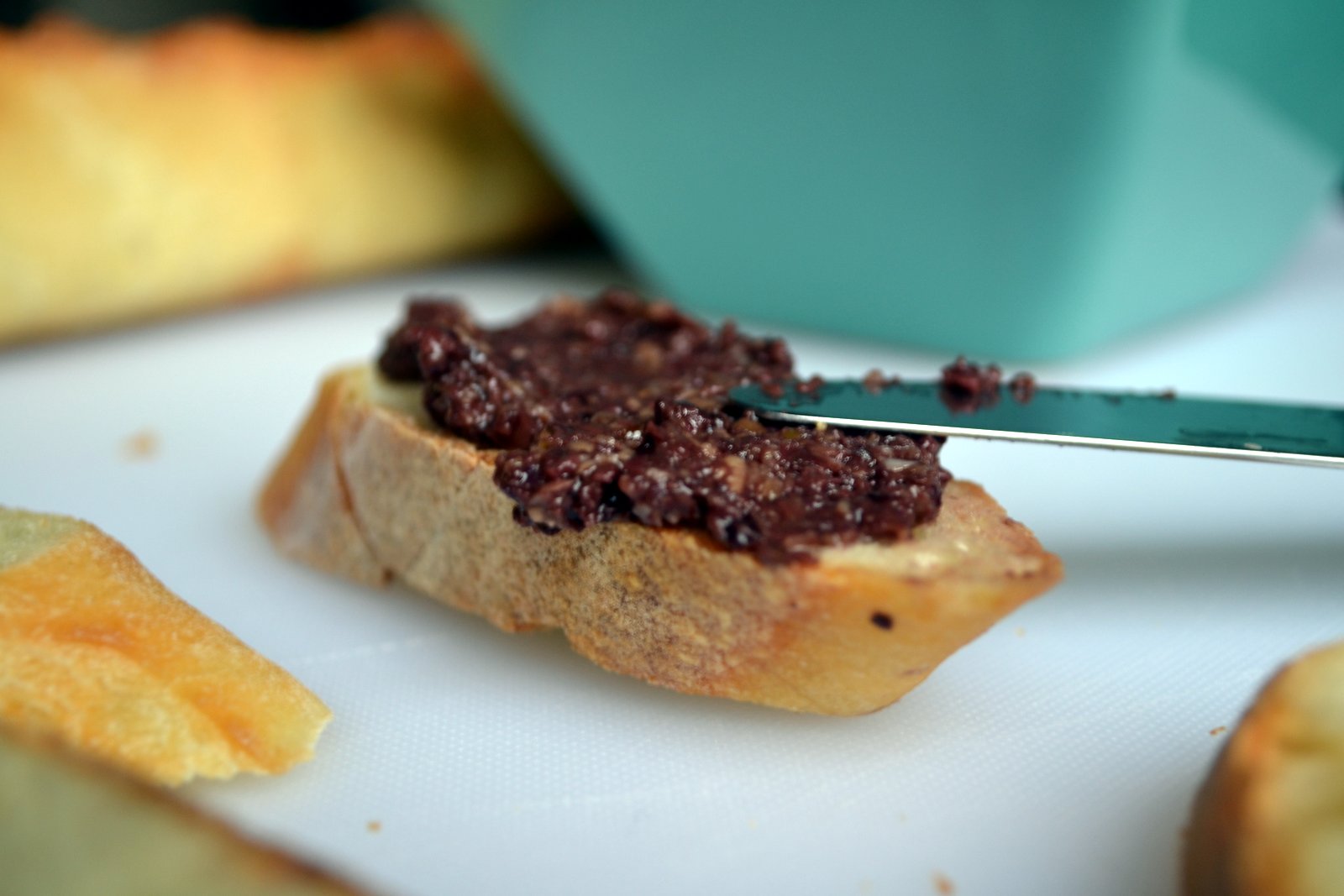 Hardly Housewives: Roasted Garlic Olive Tapenade