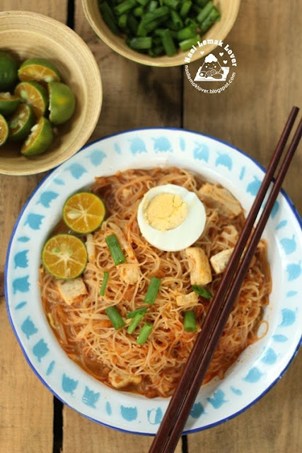 Nasi Lemak Lover: Wet Mee Siam (rice vermicelli in spicy sour gravy) 汤汁米暹