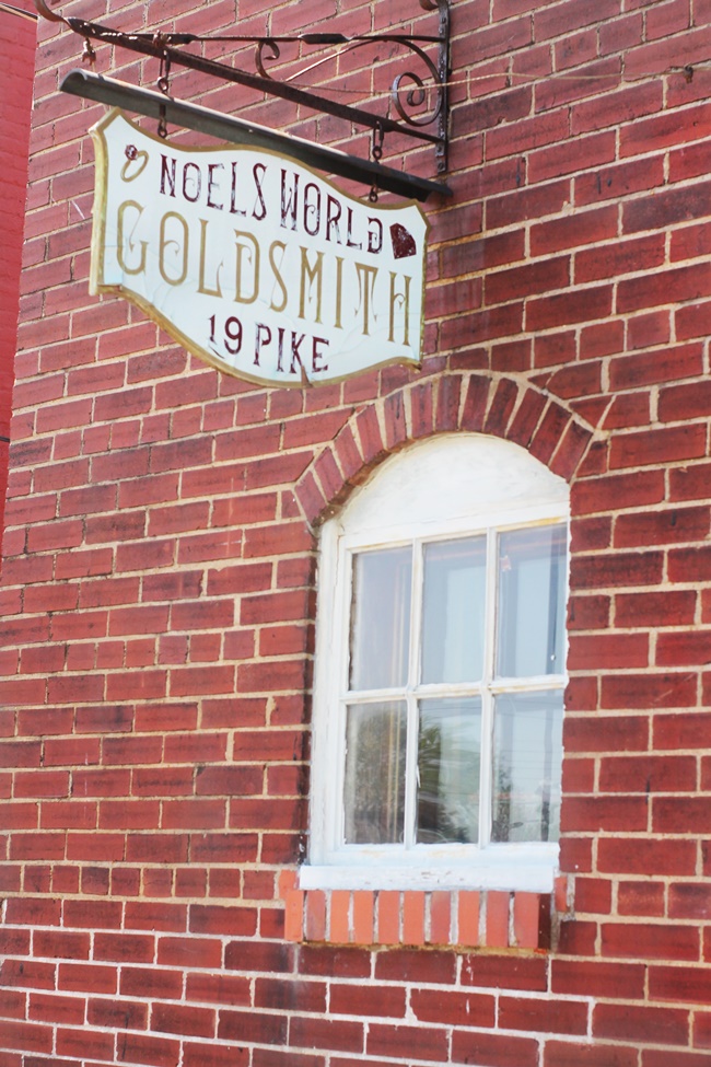 Outfit: Goldsmith Shop / Va-Voom Vintage | Vintage Fashion, Hair ...