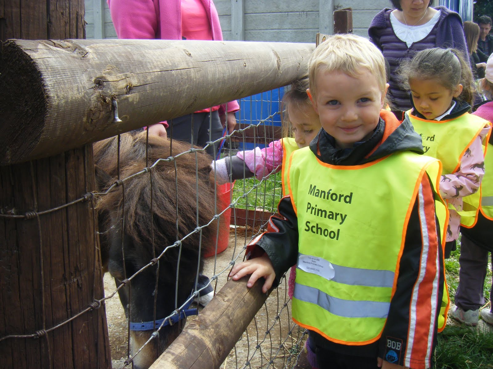 Manford Primary: Nursery: Nursery Trip to Wellgate Farm