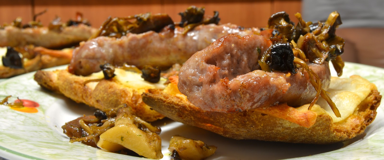 Us en llepareu els dits!: Botifarra esparracada amb bolets i Truita d ...