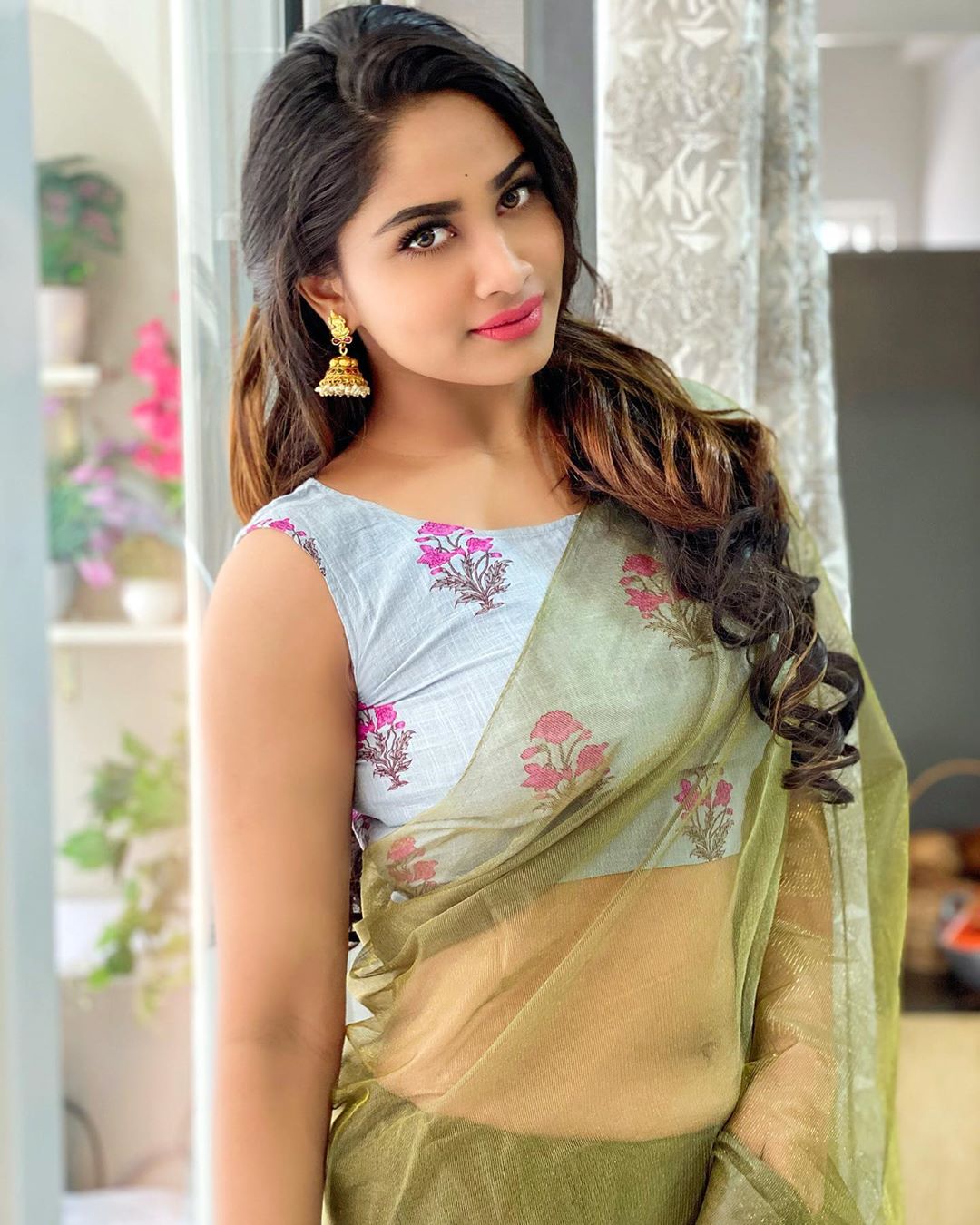 Tv Serial Actress Shivani Narayanan Hot Saree Photos