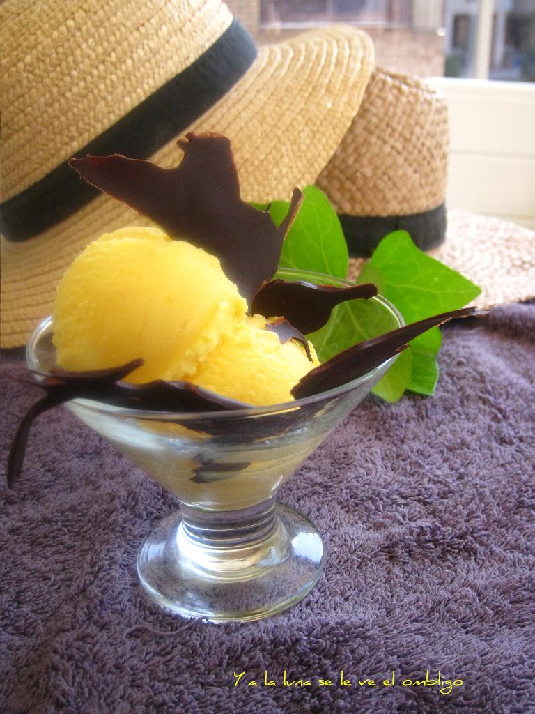 Y a la luna se le ve ve el ombligo...: Helado de azafrán con moño de ...