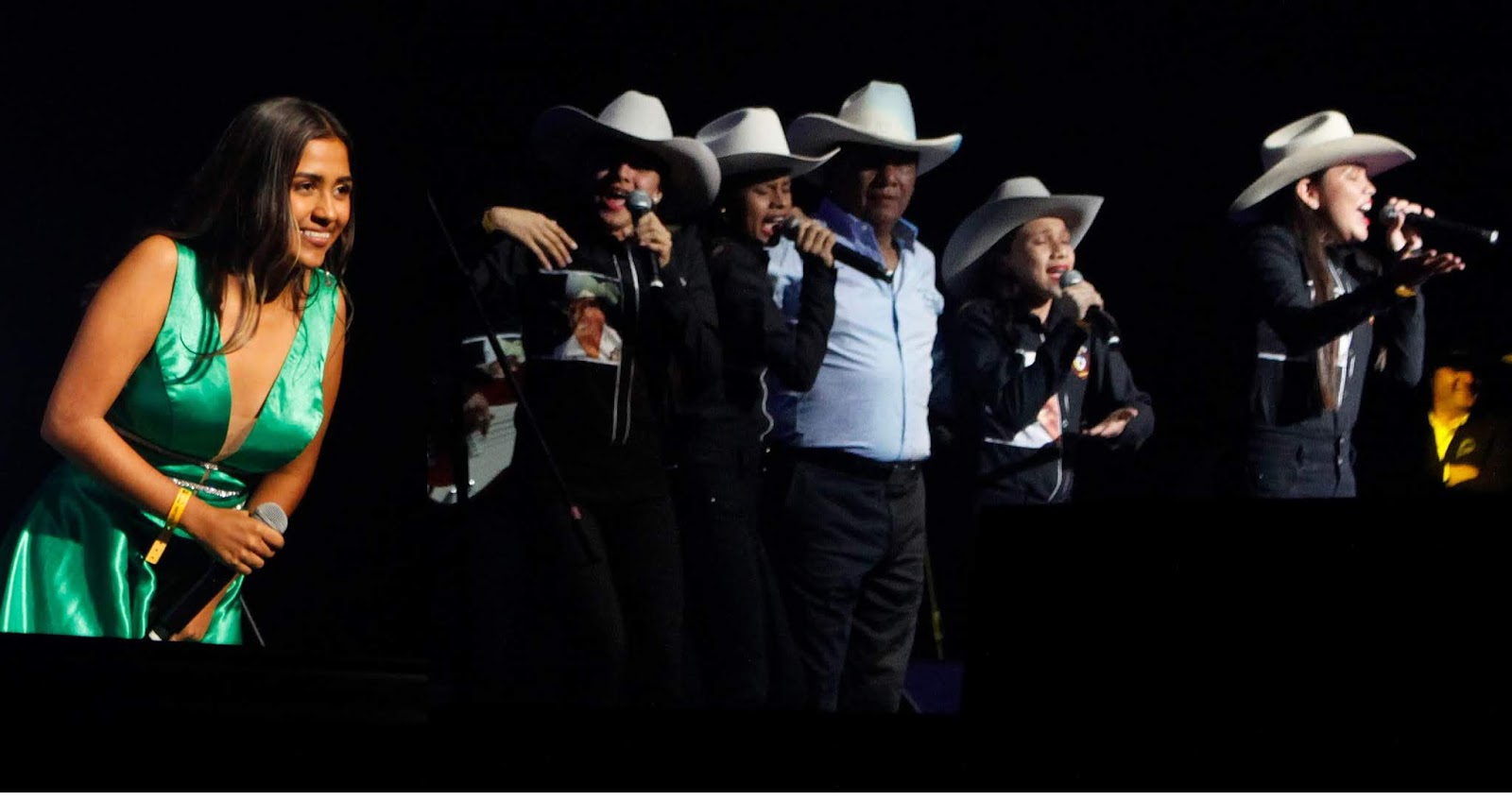 Las niñas que brillaron junto a Aries Vigoth en el Movistar Arena ...