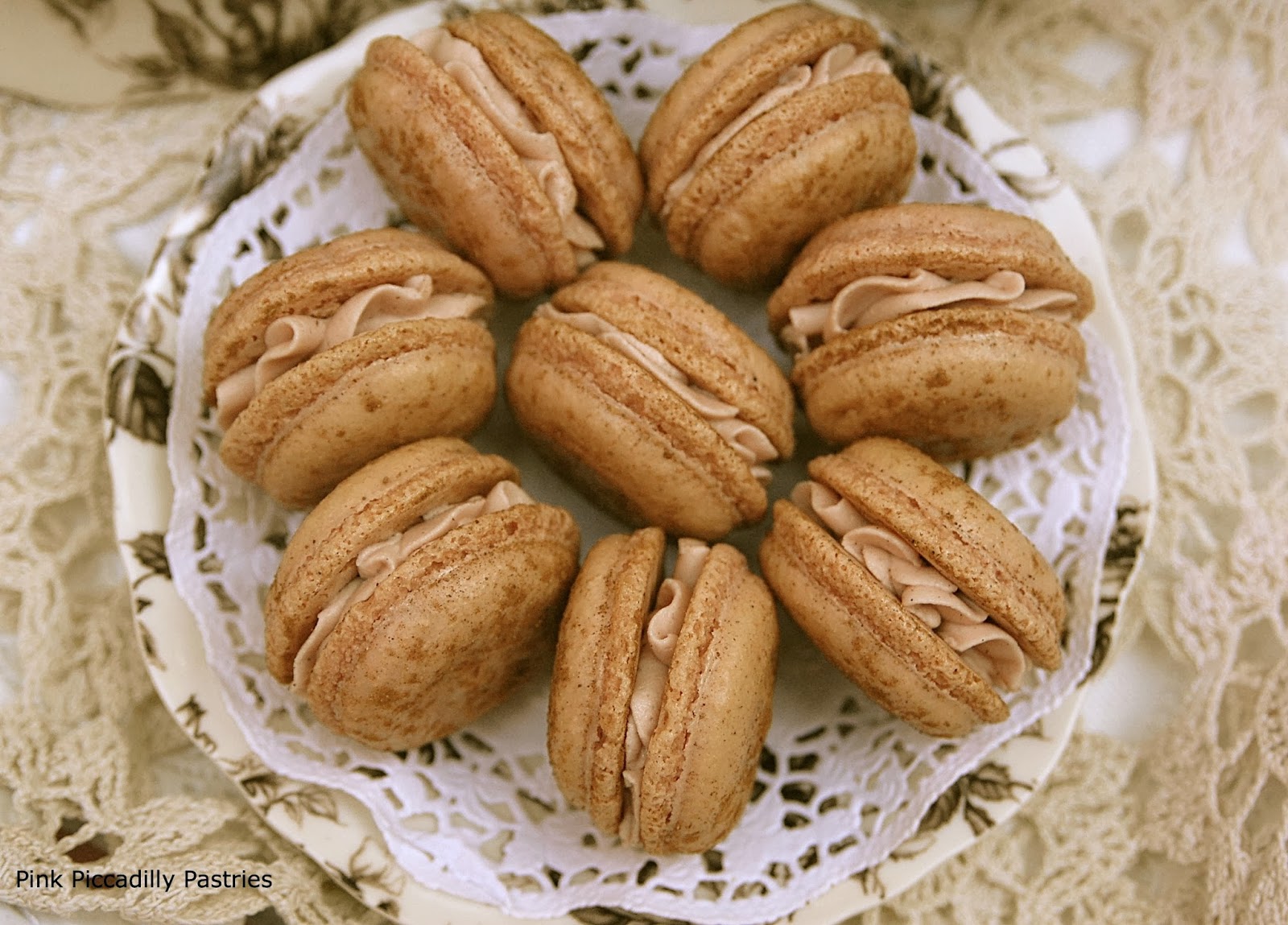 Pink Piccadilly Pastries: Autumn Spiced French Macarons