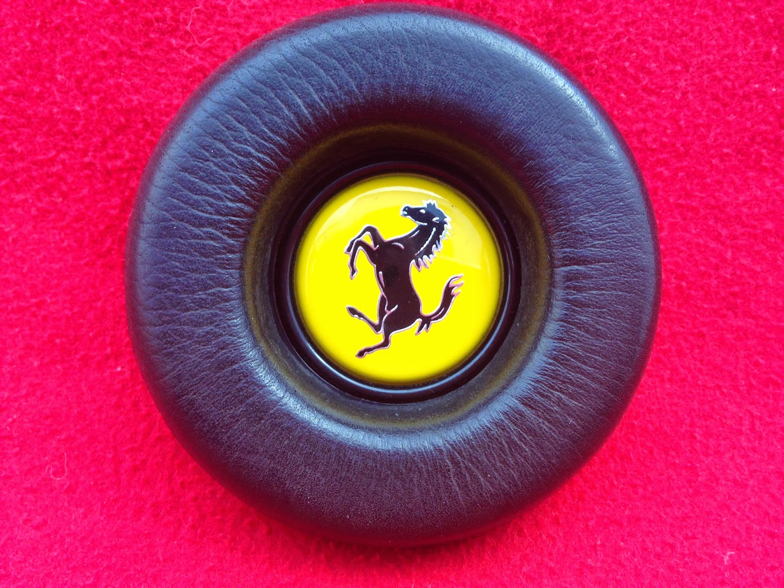 Boutique dos Classicos: momo ferrari horn button