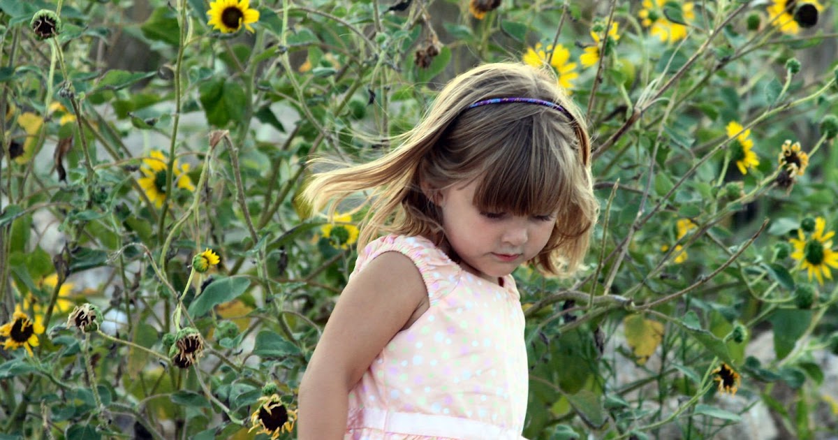 Very Beautiful and Cute Kids : Thinking