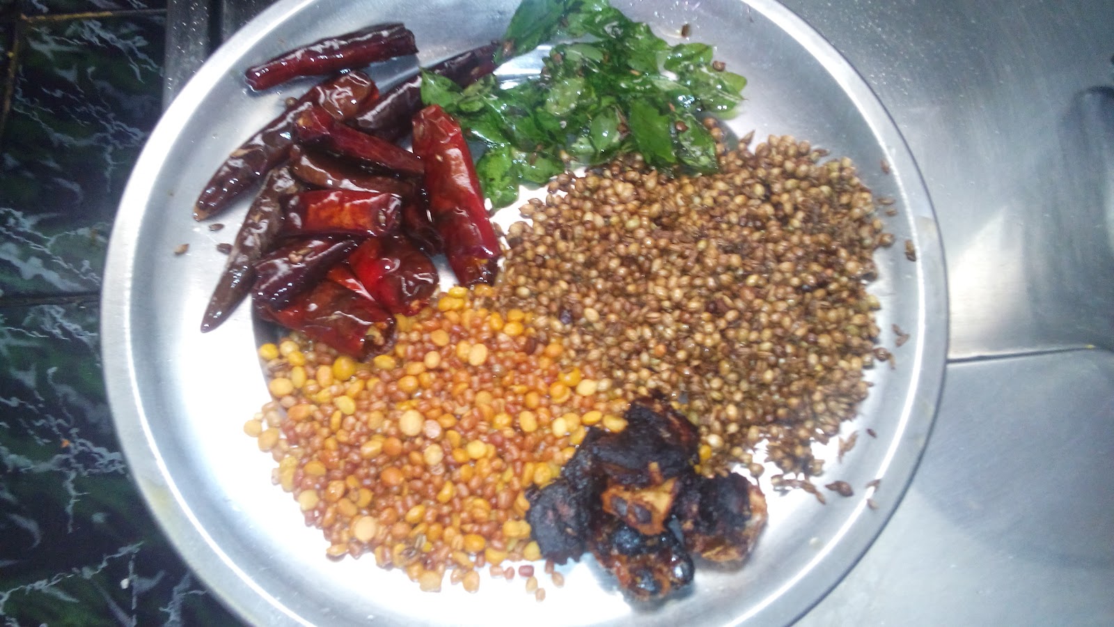 shaziya'srecipes: nalla karam podi / idly karam podi recipe