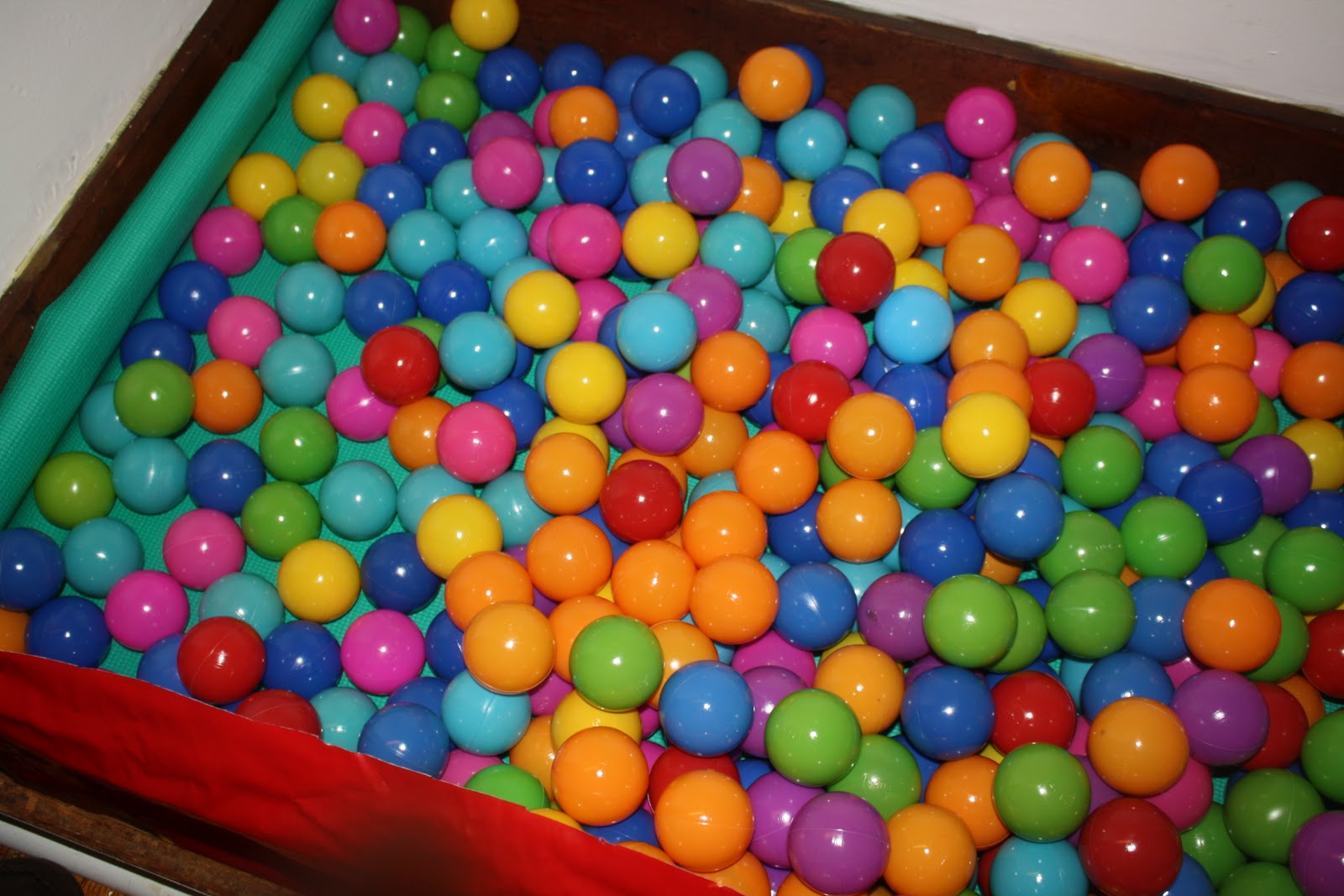 Little Red Lily: How To: Ball Pit