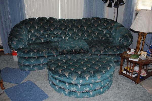 Serially Singular: Ugly couches abound!