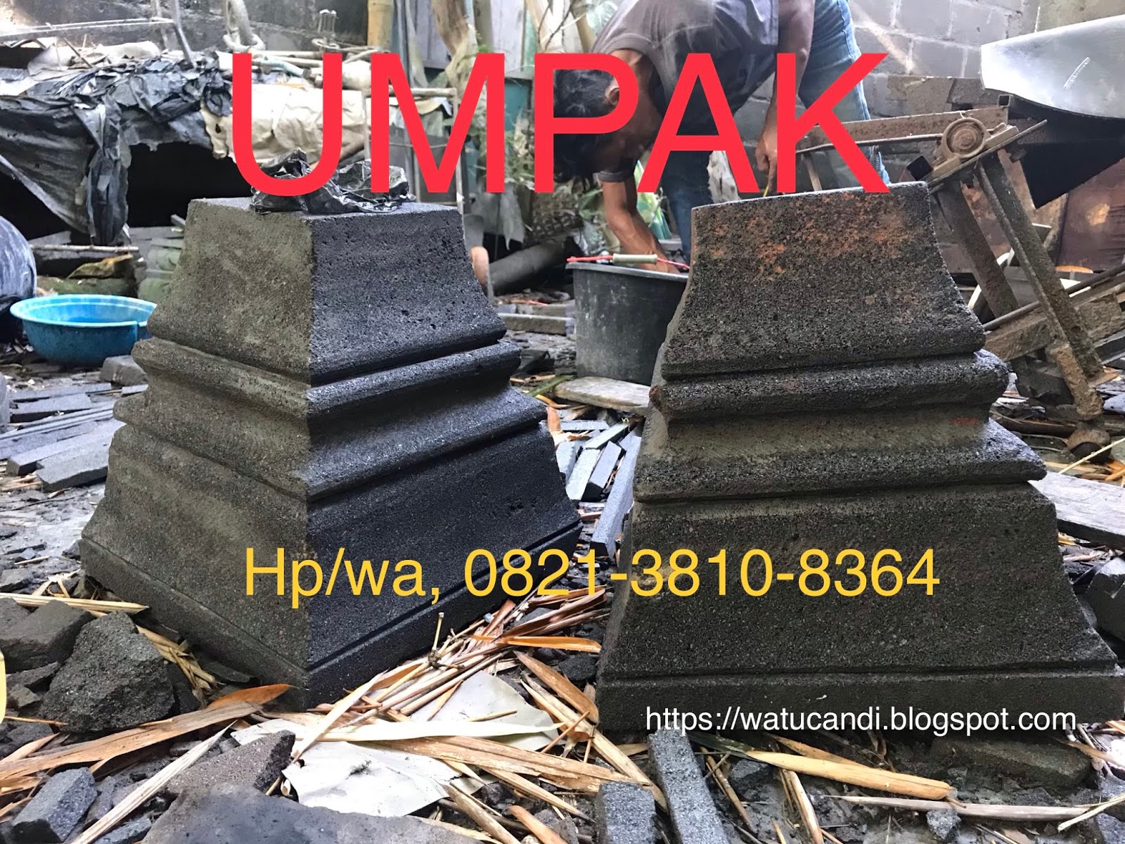 Pengrajin Umpak Batu Alas bangunan Kayu