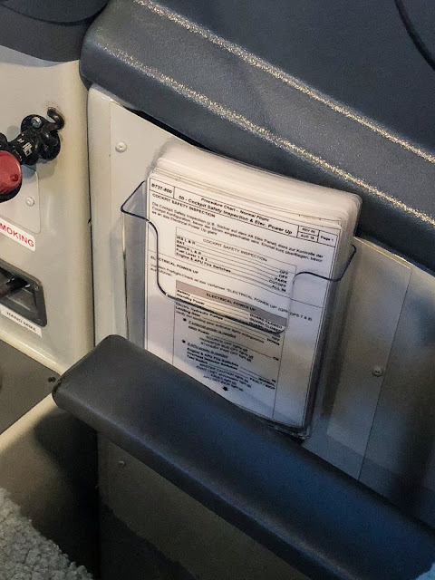 Boeing 737.800 simulator: SOP, QRH and Procedure Cards now organized