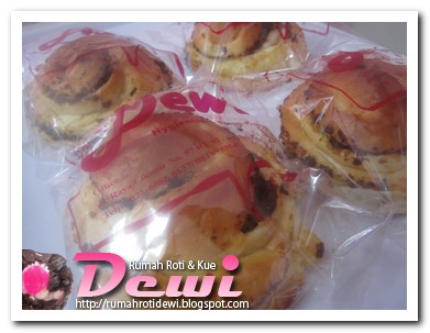 Roti manis (Rumah Roti Dewi) ~ Rumah Roti Dewi