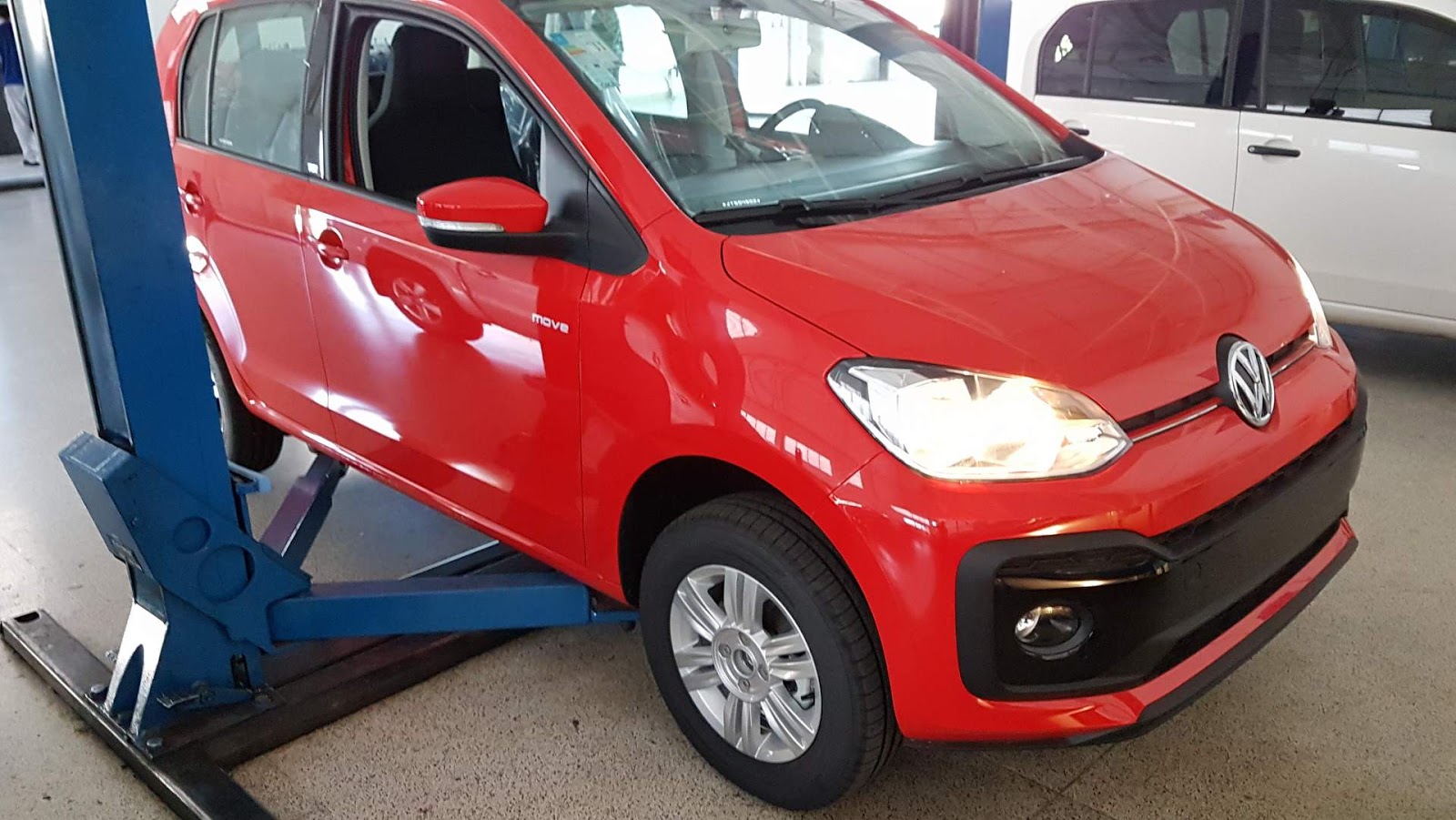 Vídeo: Volkswagen Up! 2018 - versão Move TSI em detalhes