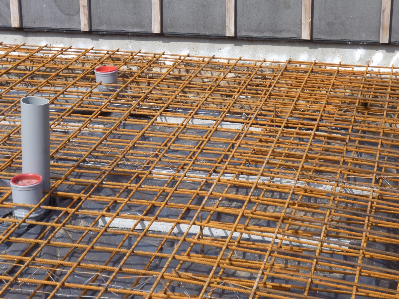 Bouw Toon & Nele: plaatsen beton-netten