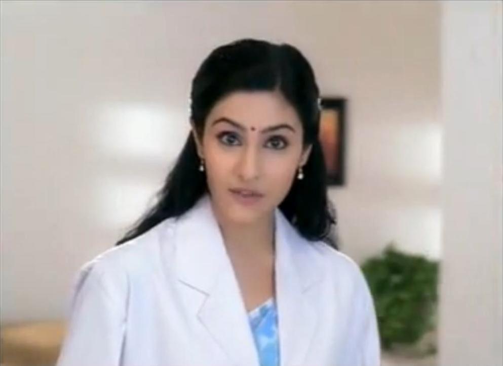 Divya Parameshwar: Divya Parameshwar Photos Stills