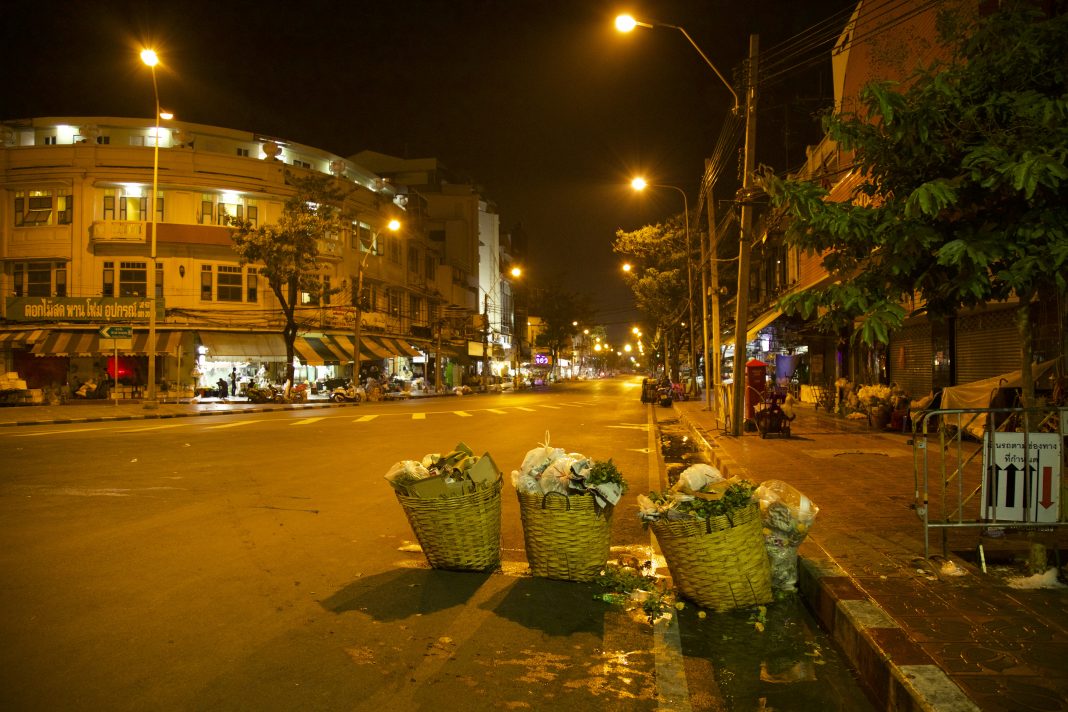 Thai E-News : เรื่องเล่าจากภาพ #โควิค19 #รัฐบาลส้นตีน #เราไม่ทิ้งกัน A ...