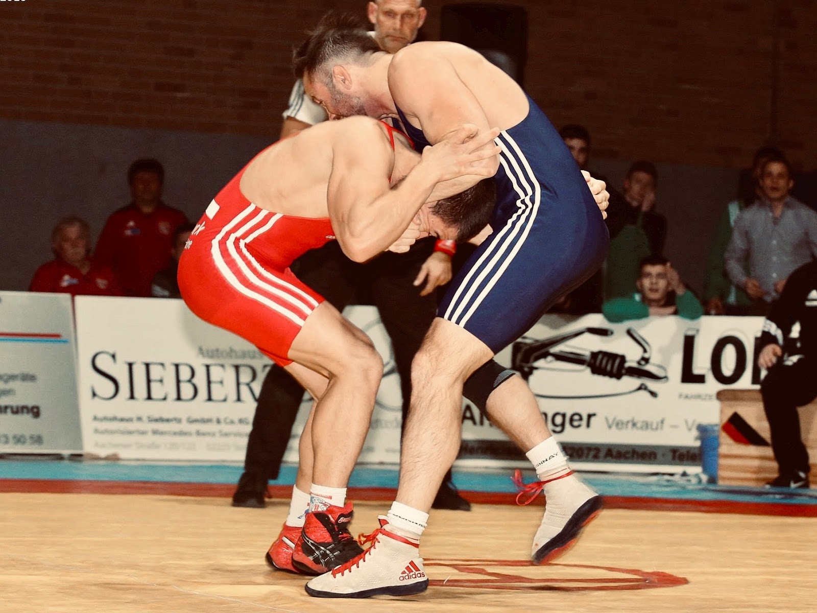 Finished by pin: Wrestling photoset 199