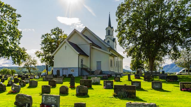 Turer i hytt og gevær.: Bø kirker 140819