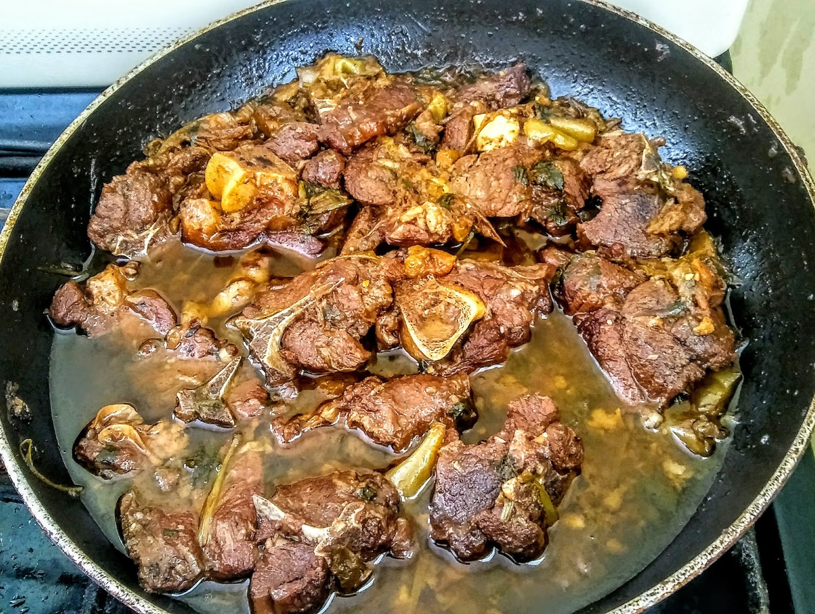 Chivo guisado: ¡Una vaina bien!|El Barahonero