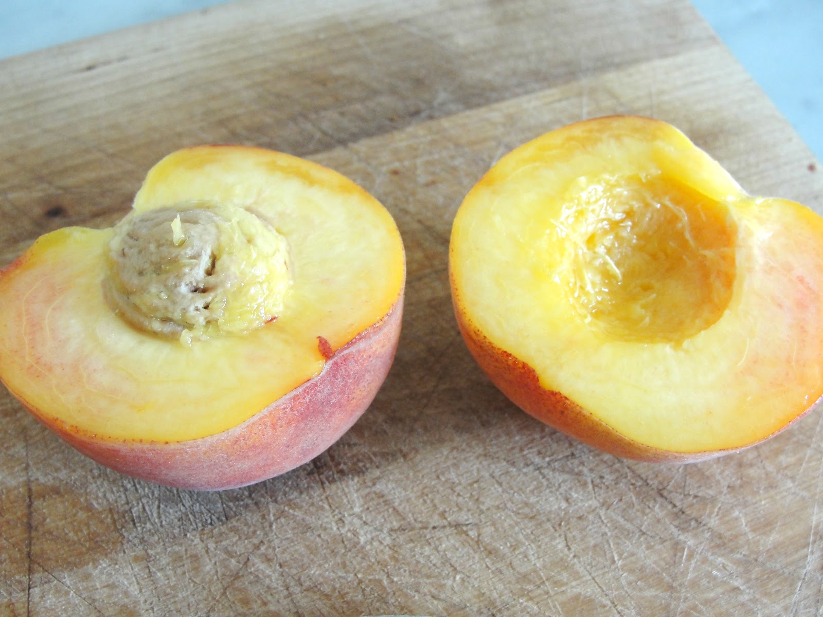 Summer salad with grilled peaches & candied pecans