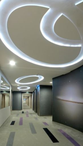 Teknologi Pembinaan: Reka bentuk siling yang menarik.