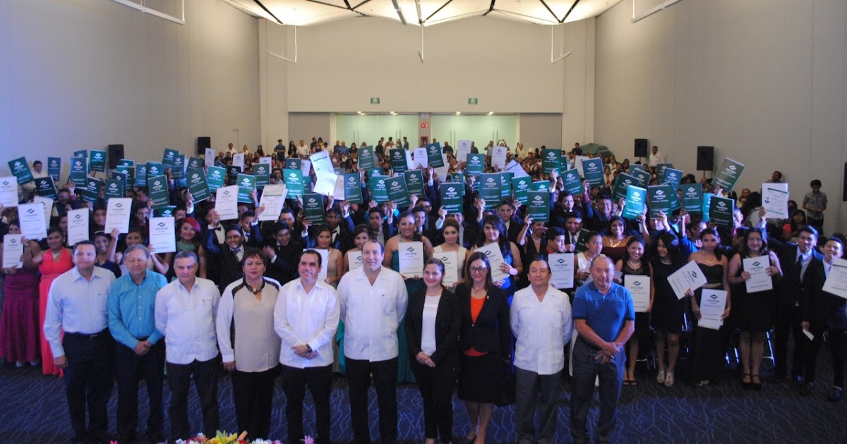 SE GRADÚAN ALUMNOS DE PLANTELES MÉRIDA II Y III DEL CONALEP