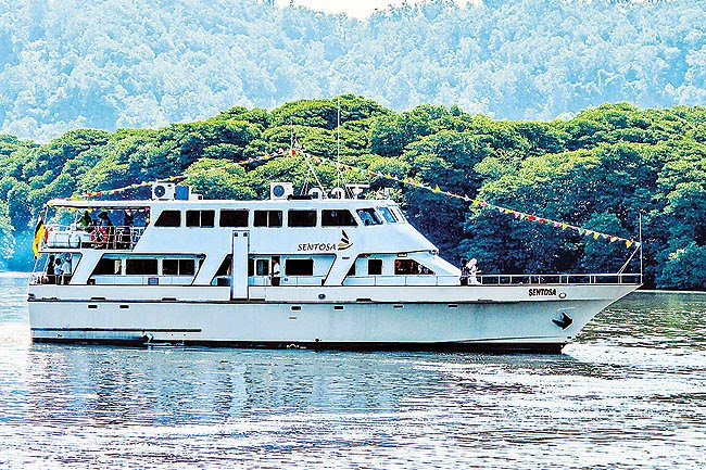 Cruising Brunei River with MV Sentosa