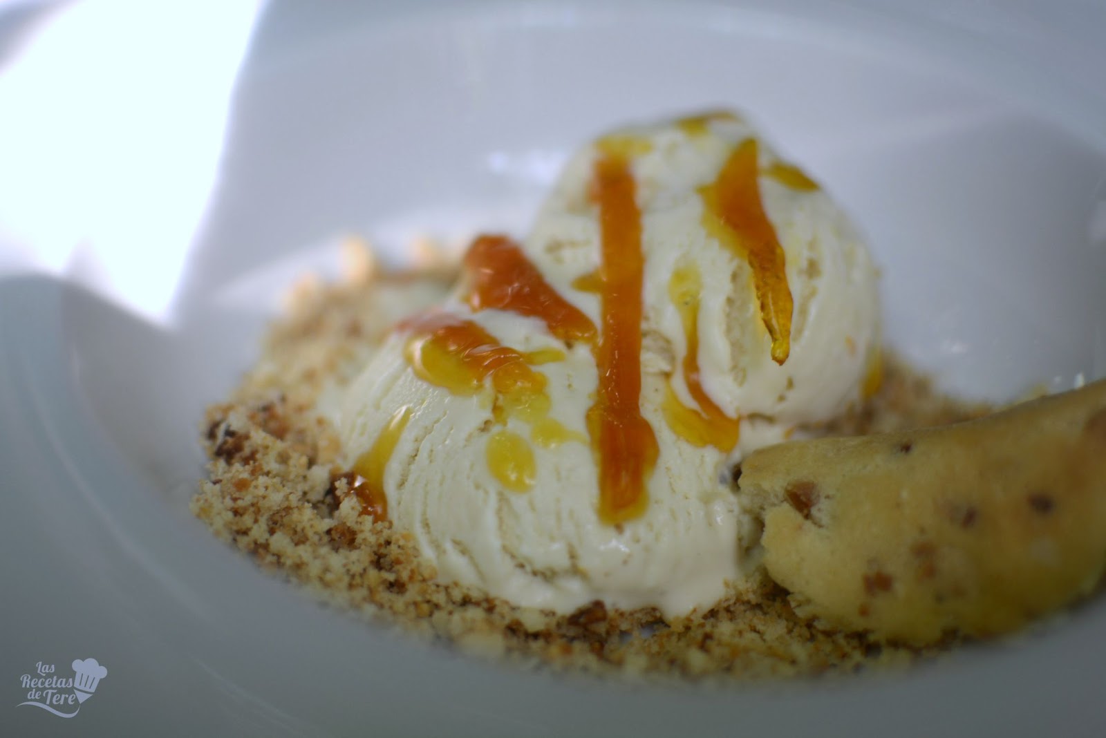 Helado de tres leches con sirope de confitura de naranja, receta casera ...