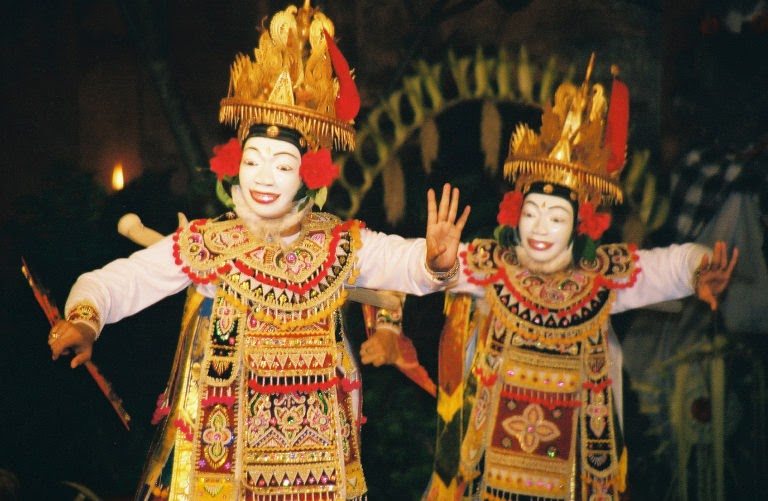 Bali Indonesia Holiday Travels: The Balinese Topeng Mask Dance