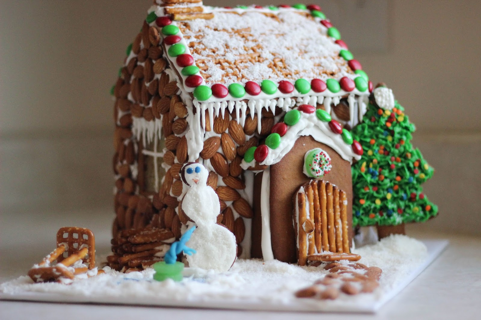 I Knead to Bake: Gingerbread Houses 2014 + Free Printable Pattern