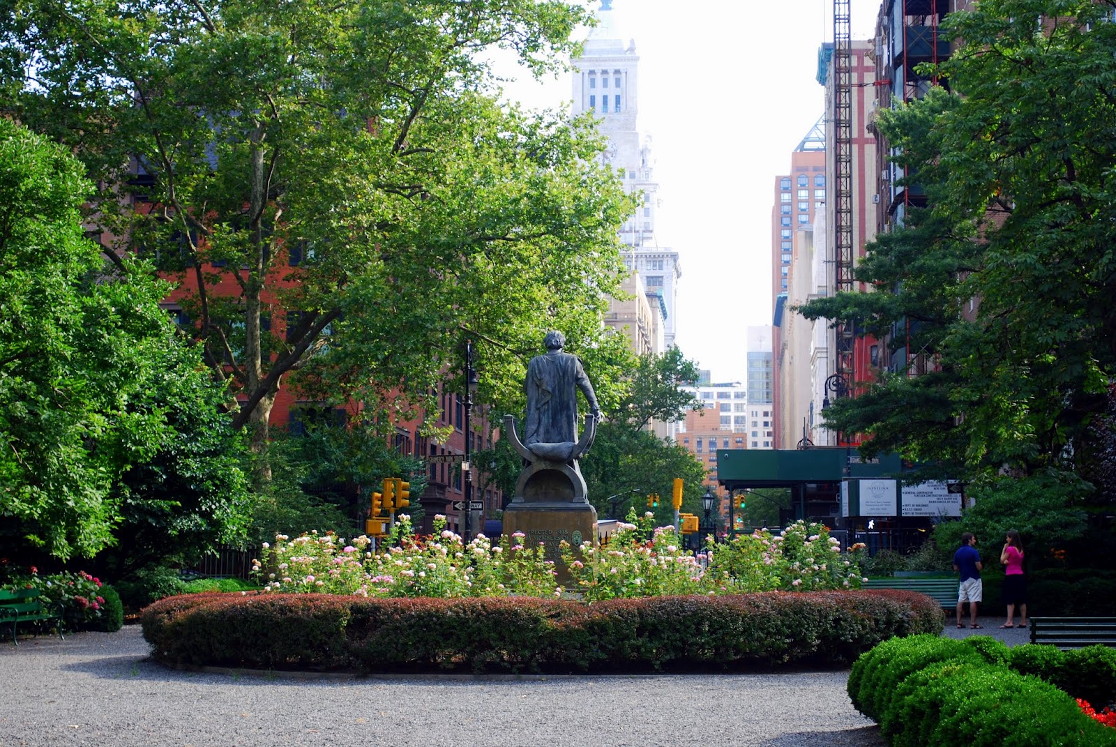 Mille Fiori Favoriti: A Walk Around Gramercy Park