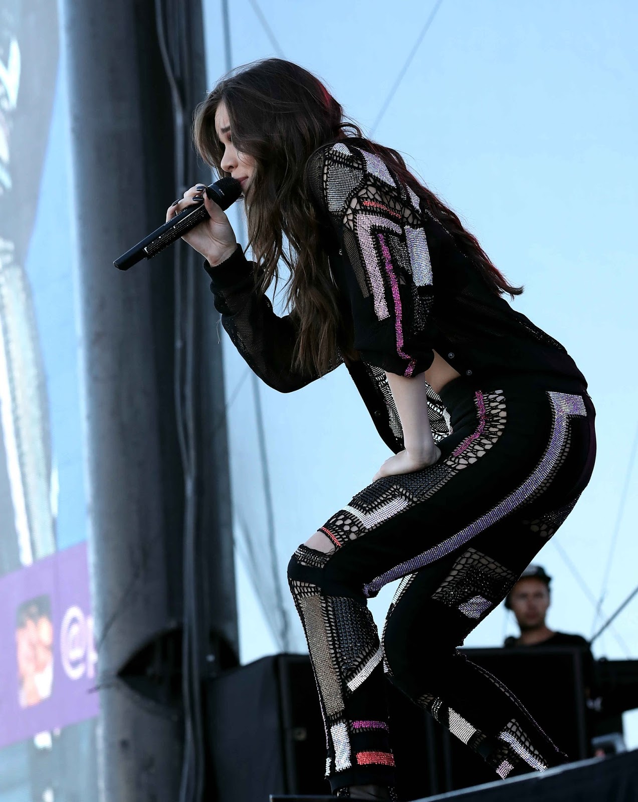 Hailee Steinfeld Performing At Iheartradio Music Festival In Las Vegas September 24 2016