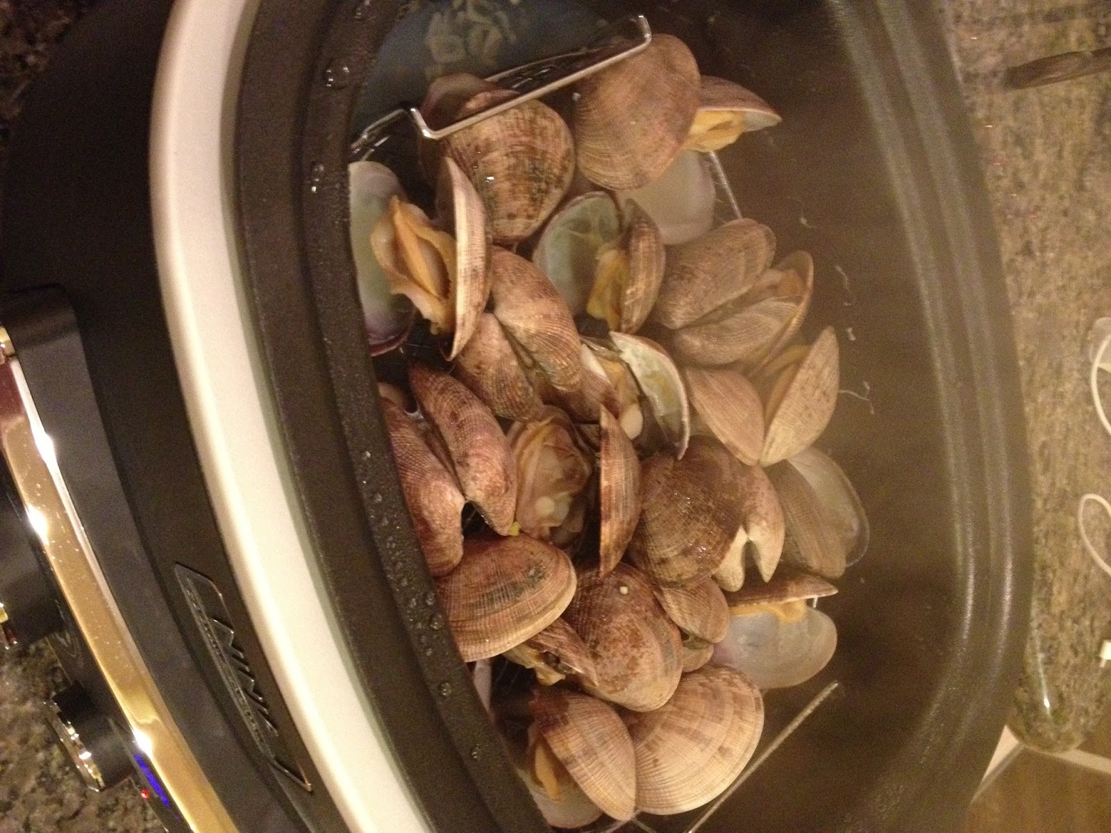 Recipe, Travel and Family Blog | Purple Oven Mitt : Steamer Clams in ...