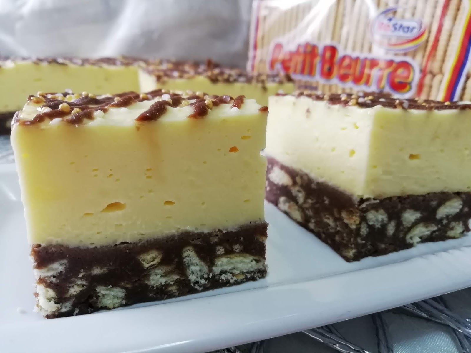 Hellena ...din bucataria mea...: Deliciu cu biscuiti RoStar, ciocolata ...