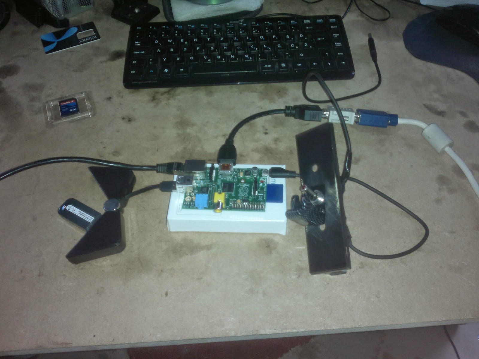 Xw0rkS Projects: Raspberry Pi Carputer project