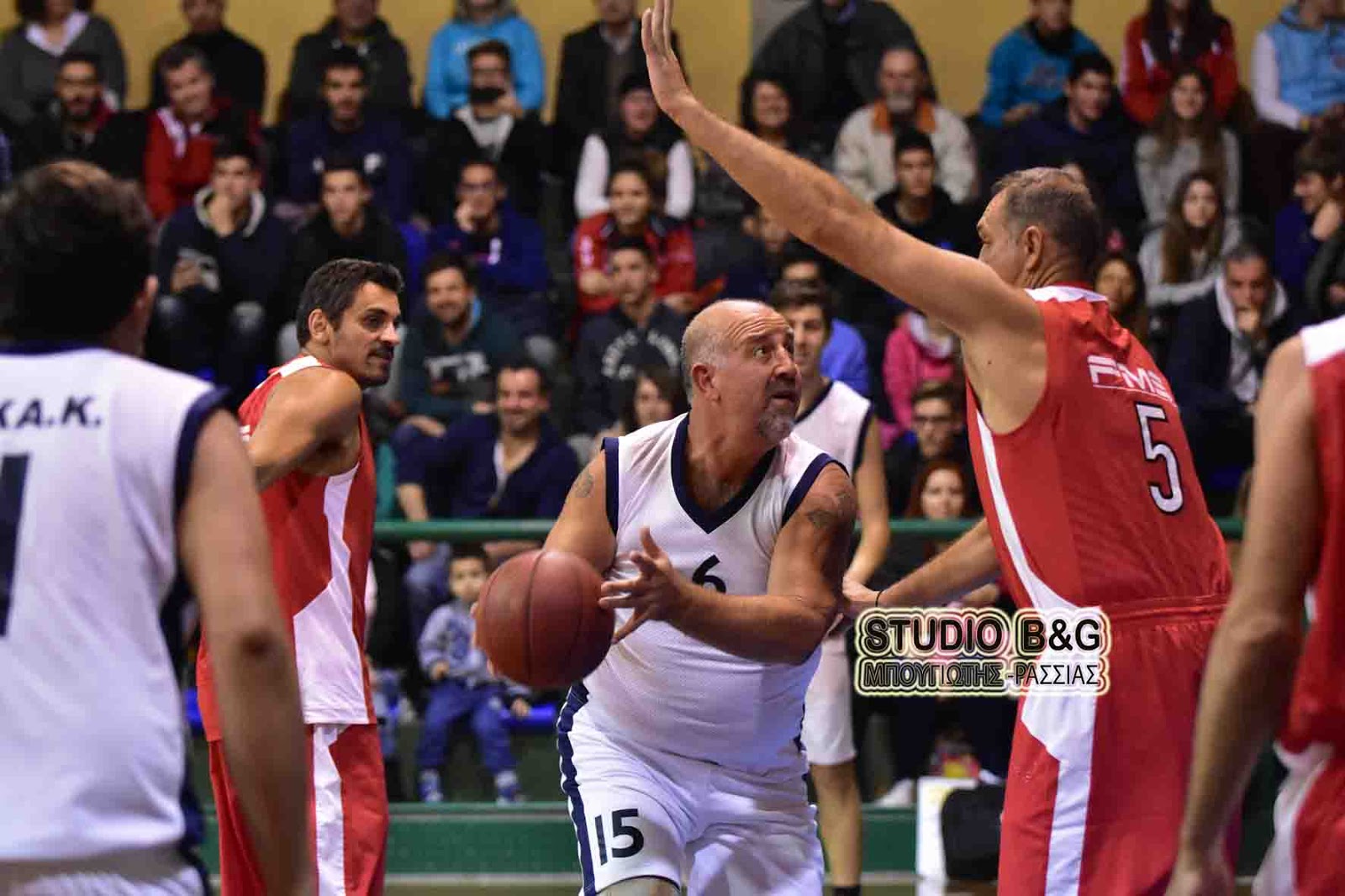 Φιλανθρωπικός αγώνας μπάσκετ με τα αστέρια του Ολυμπιακού και της ...