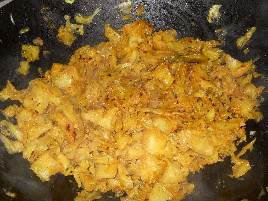 Blog on Cooking Photography: Cabbage (Band Gobi) Masala Fry