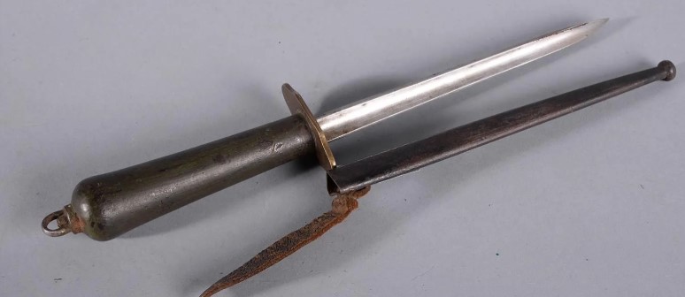 historic-marine-france: poignard de marine- les poignards